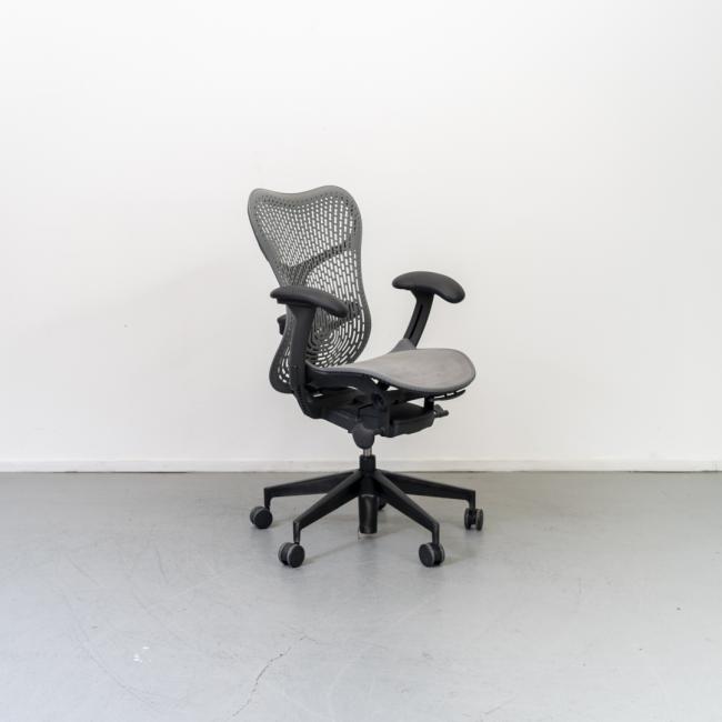 Herman Miller Mirra 2 Bureaustoel Graphite - Alpine - Zillions: nieuw ...