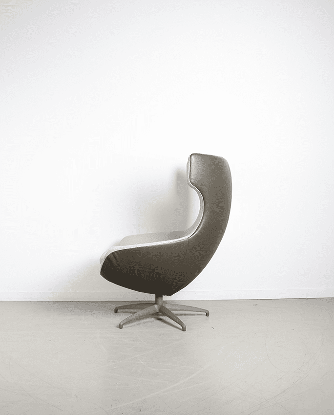 Leolux Caruzzo Fauteuil +Voetenbank Beige/Antraciet Stof - Grijs ...